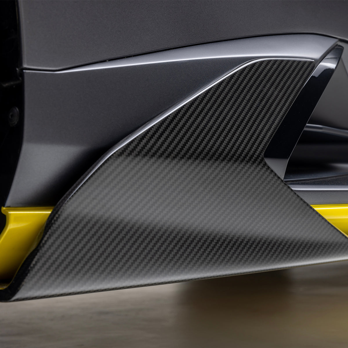 Huracan STO Side Rocker Carbon Fiber | Vorsteiner Wheels